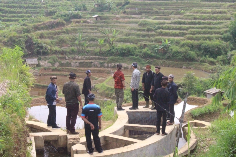 Penyelenggaraan Upacara Perampungan Pembangunan Fasilitas MCK dari ...